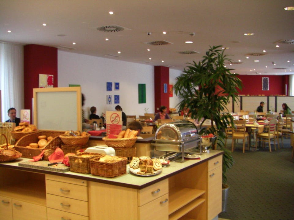 "Frühstücksbuffet" Premier Inn Wien City Hauptbahnhof (Wien ...