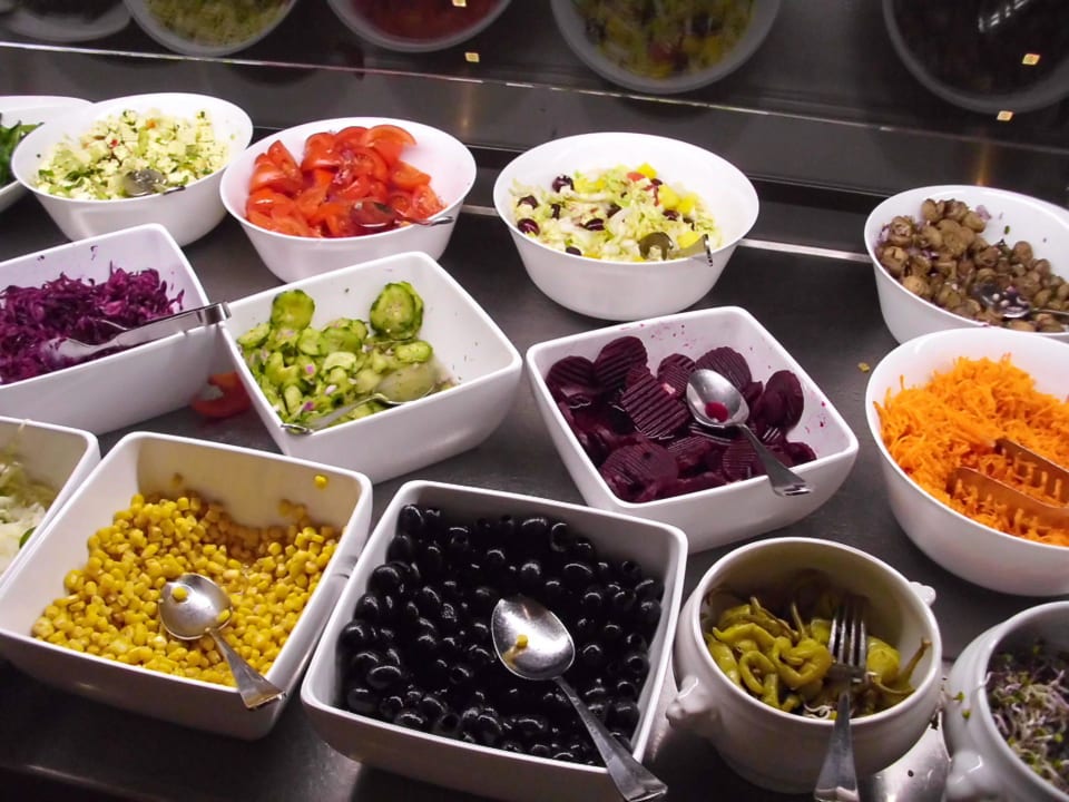 "Das Salatbuffet" Ostseehotel Dierhagen (Dierhagen) • HolidayCheck ...