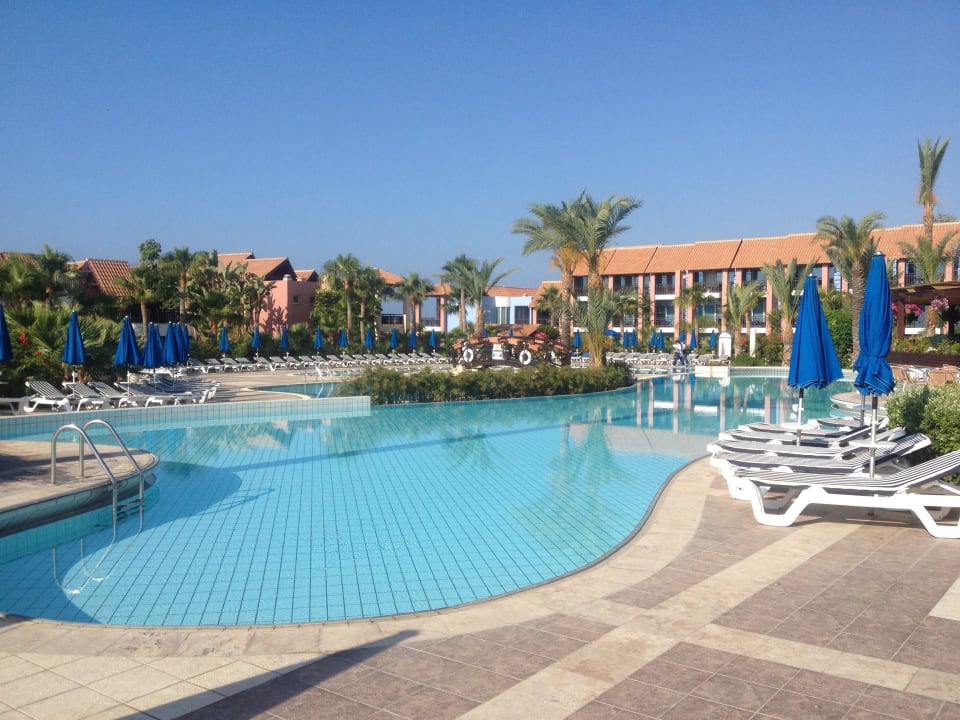 "Pool-Landschaft" ROBINSON CYPRUS (Alaminos) • HolidayCheck (Südzypern ...