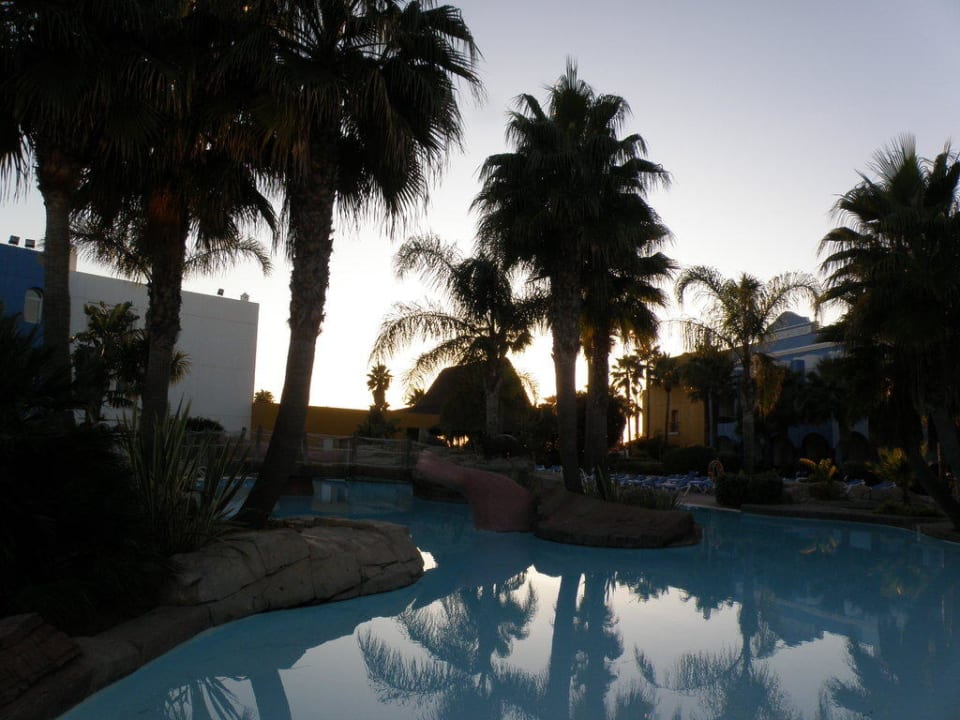 "Hotel Playaballena Poolbe..." Playaballena Hotel (Costa Ballena ...