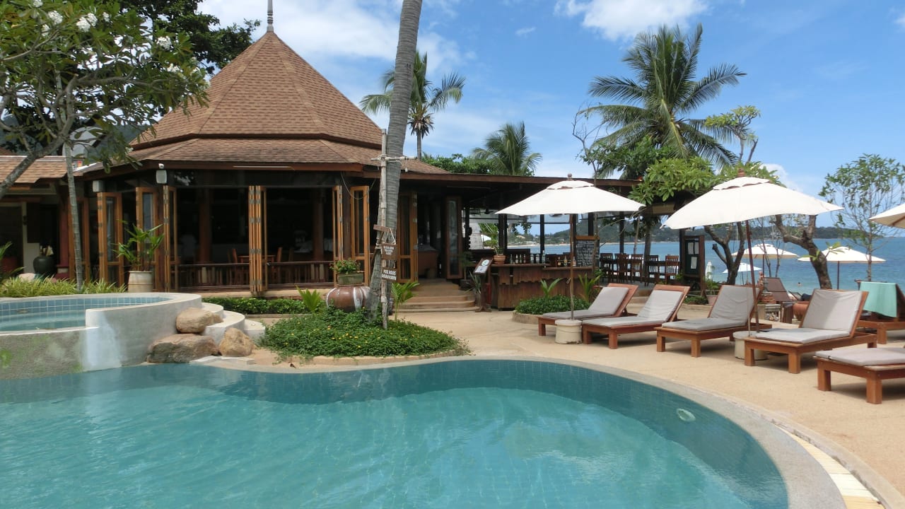 "Blick über den Pool zum R..." Thai House Beach Resort (Lamai Beach ...