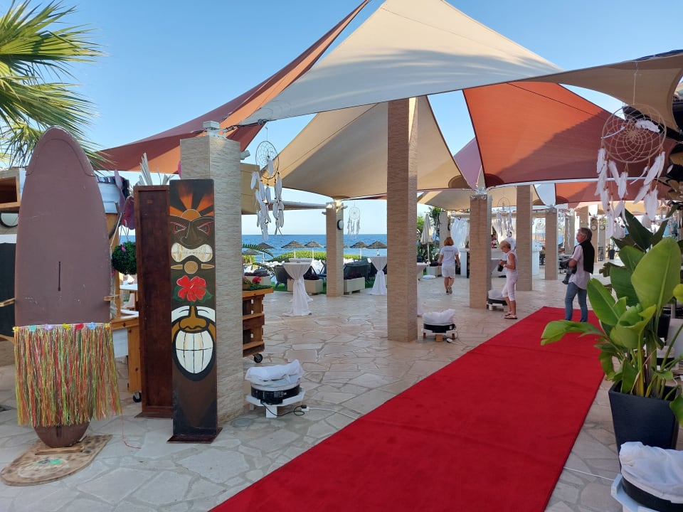 "Breeze Strand Bar" ROBINSON CYPRUS (Alaminos) • HolidayCheck ...