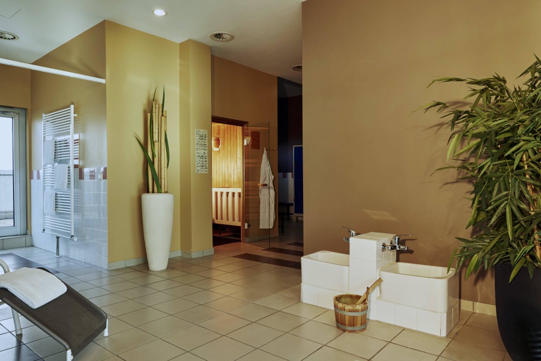 "Wellnessbereich mit Sauna" H4 Hotel Kassel (Kassel) • HolidayCheck ...