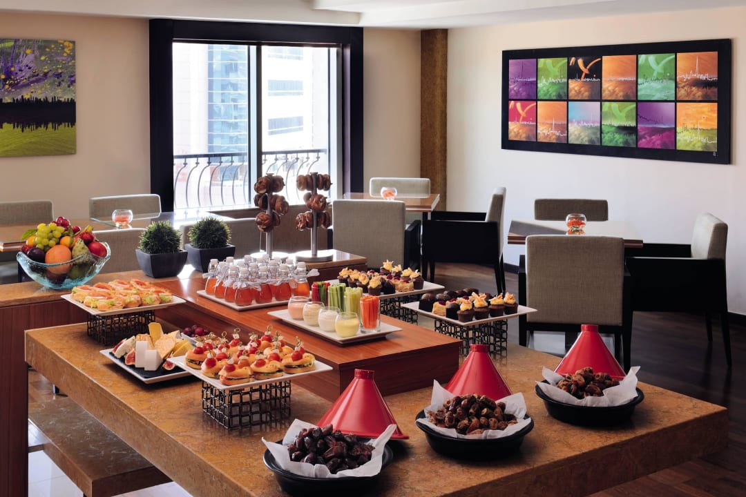 "Executive Lounge" AVANI Deira Dubai Hotel (Dubai) • HolidayCheck ...