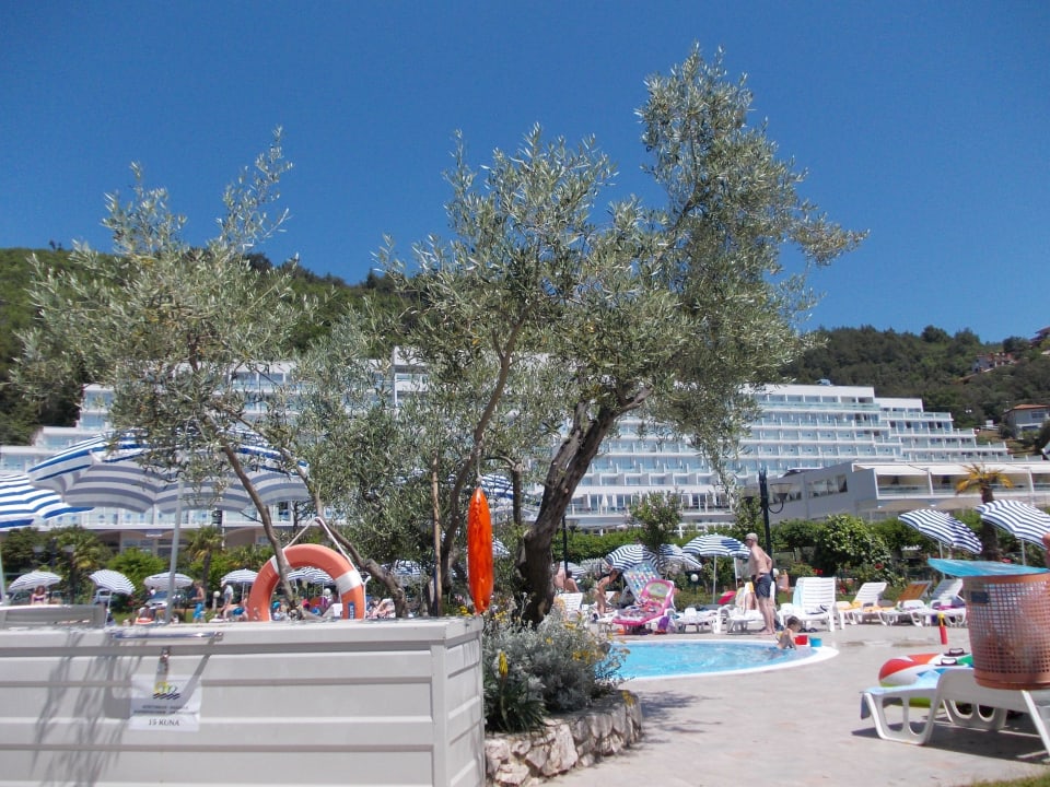 "Poolanlage mit Blick auf ..." Maslinica Hotels & Resorts (Rabac ...