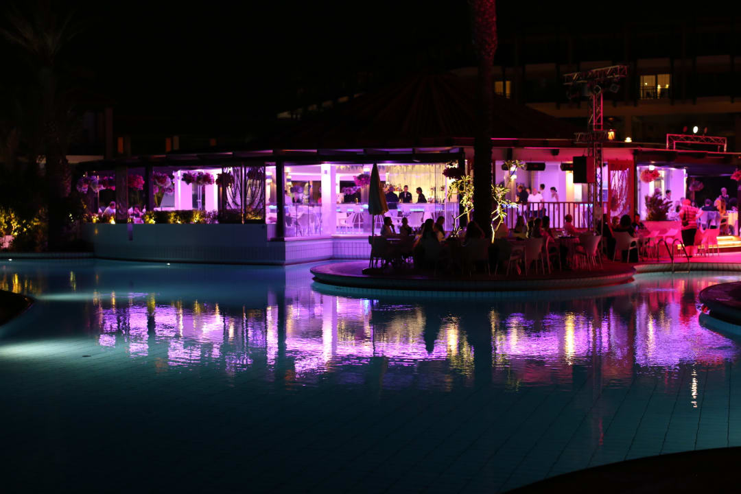 "Poolbar bei Nacht" ROBINSON CYPRUS (Alaminos) • HolidayCheck ...