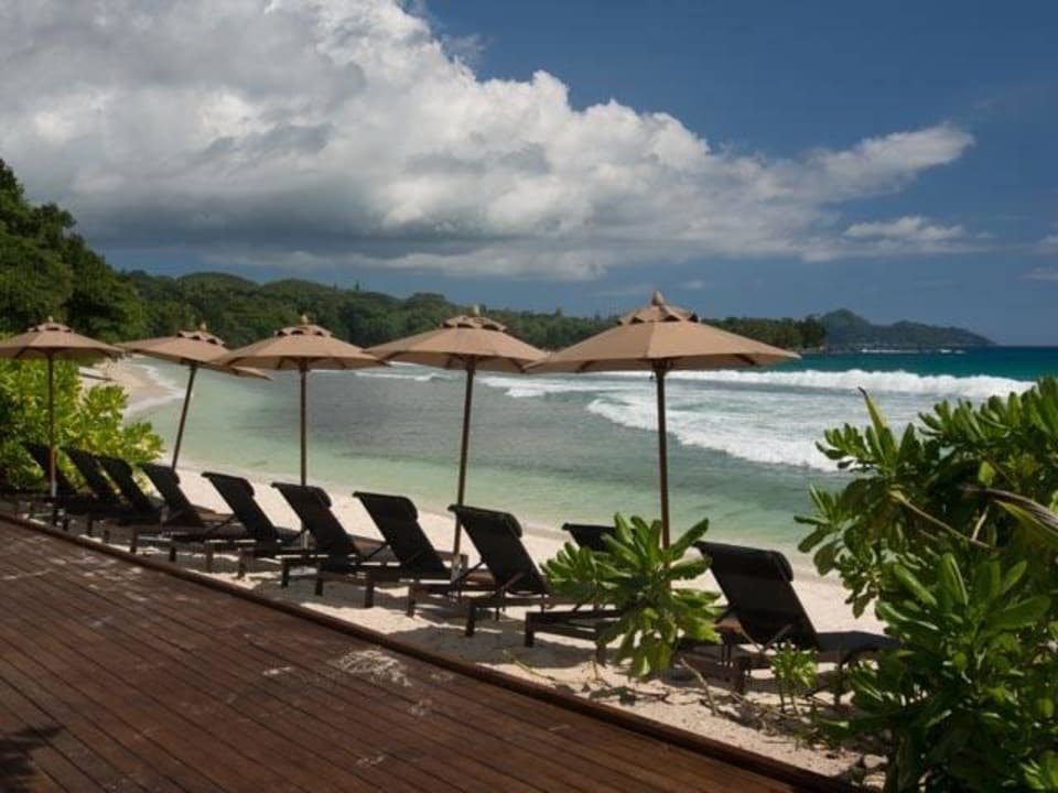 "Liegen am Strand" Avani Barbarons Seychelles Resort (Barbarons Bay ...