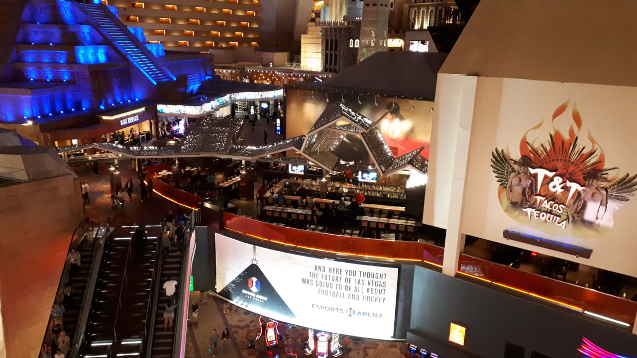 "Blick von der 8. Etage au..." Hotel Luxor (Las Vegas) • HolidayCheck ...