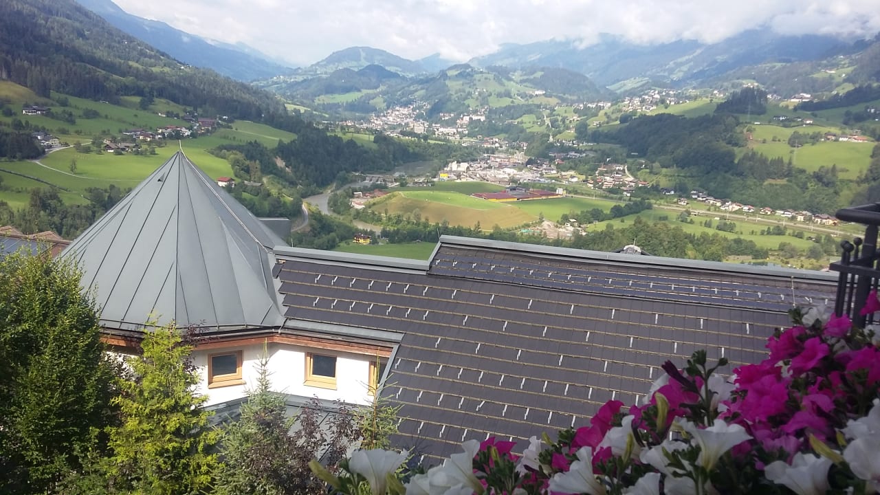 "Ausblick" Aktivhotel Alpendorf (St. Johann im Pongau) • HolidayCheck ...
