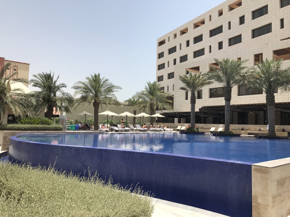 "Pool" The Westin Doha Hotel & Spa (Doha) • HolidayCheck (Doha | Qatar)