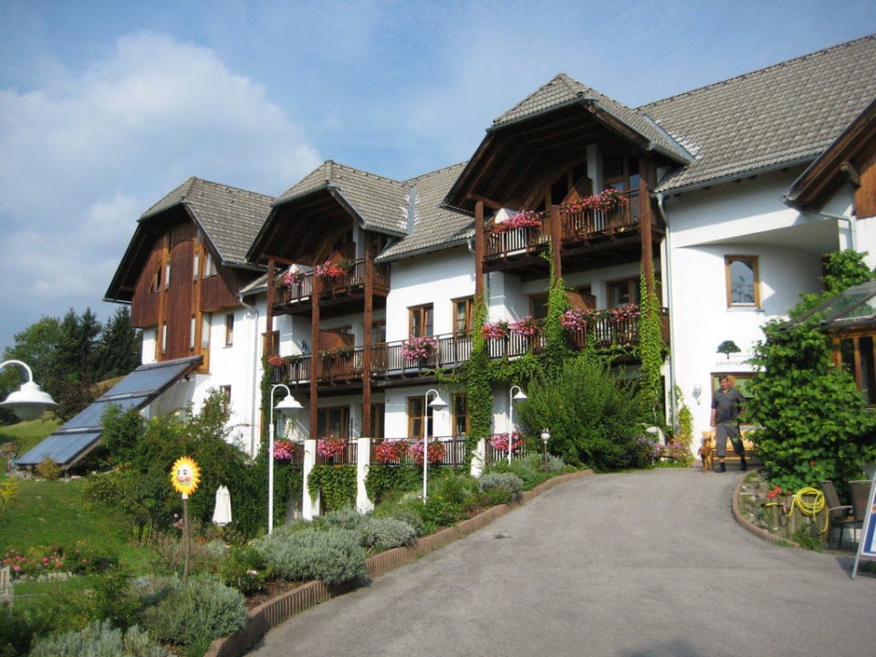 "Blick auf das Hotel" Naturhotel Landhof Irschen (Irschen ...