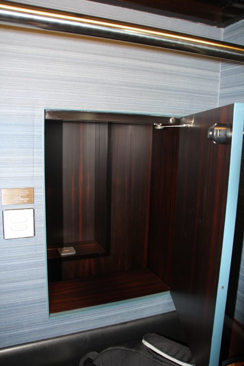 "Valet Box" Hotel Peninsula Shanghai (Pudong) • HolidayCheck (Shanghai ...