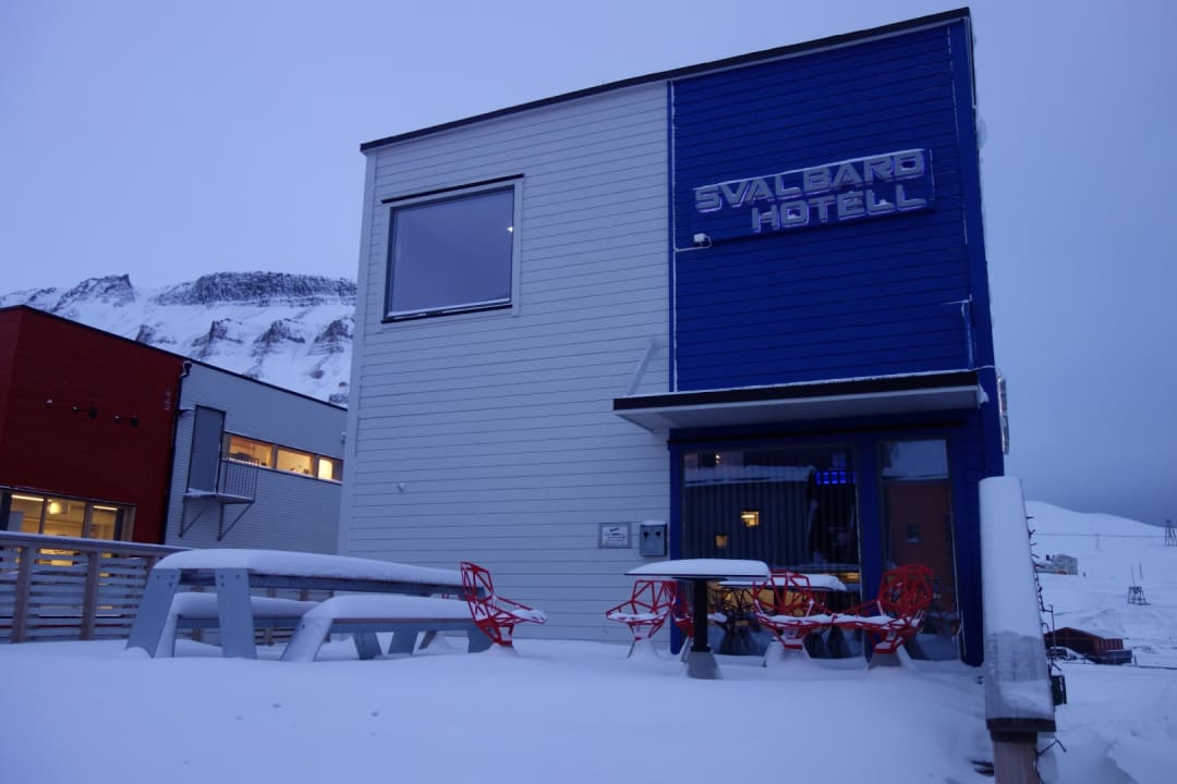 "Außenansicht" Svalbard Hotell & Lodge (Longyearbyen) • HolidayCheck ...