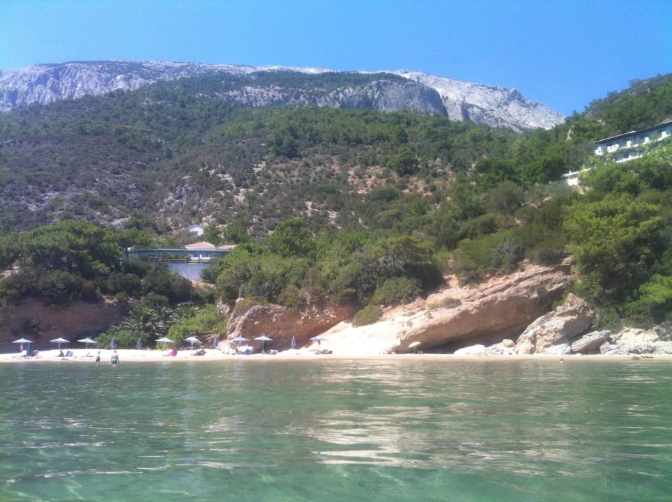"Blick vom Meer auf den St..." Hotel Golden Sand (Limnionas ...
