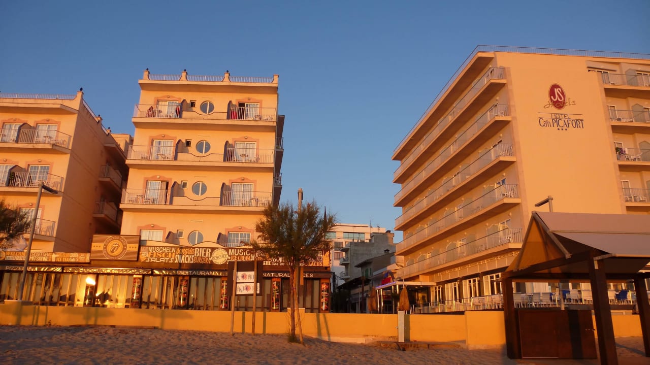 "JS Horitzo mit dem Schwes..." JS Hotel Horitzó (Can Picafort ...