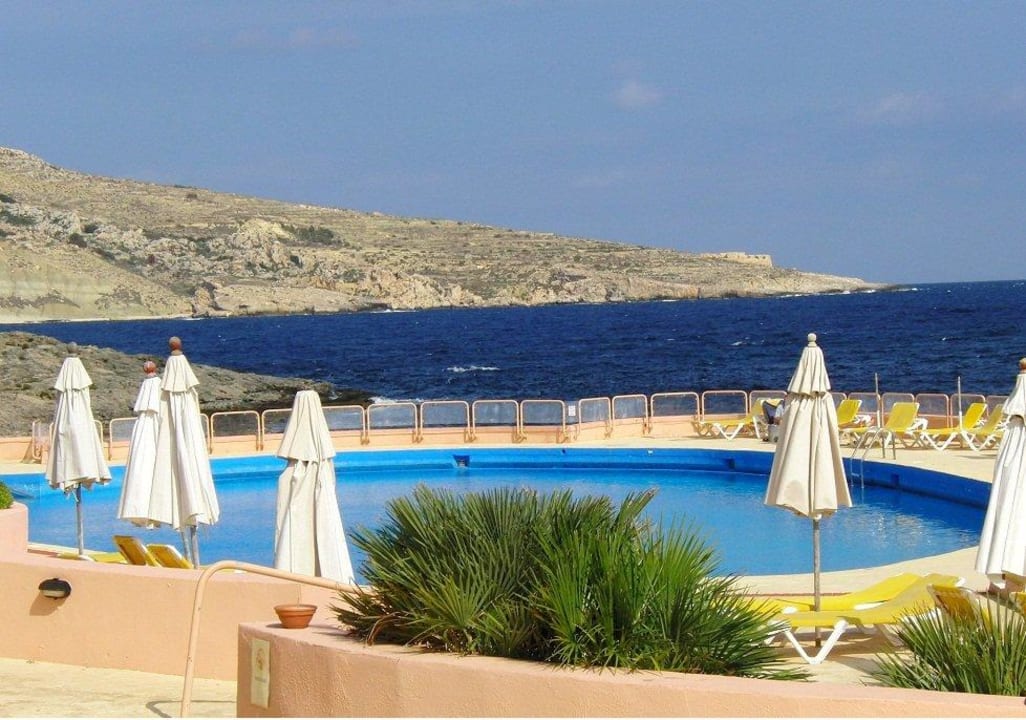 "Blick auf die Poolanlage!" Comino Hotel & Bungalows (Insel Comino ...