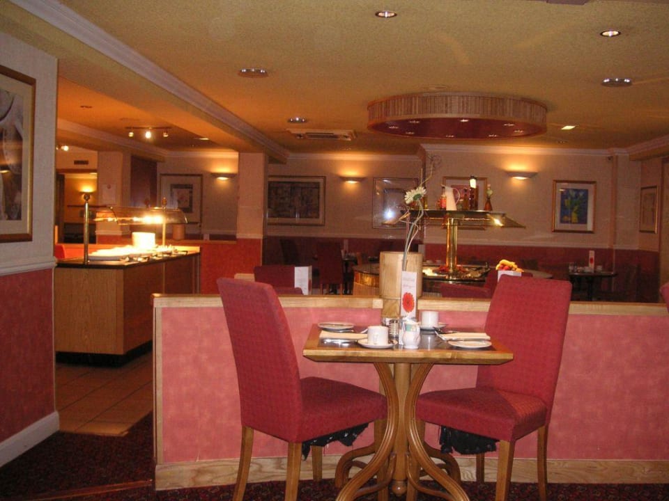 "Restaurant auf 2 Ebenen....." Village Hotel & Leisure Club Liverpool ...