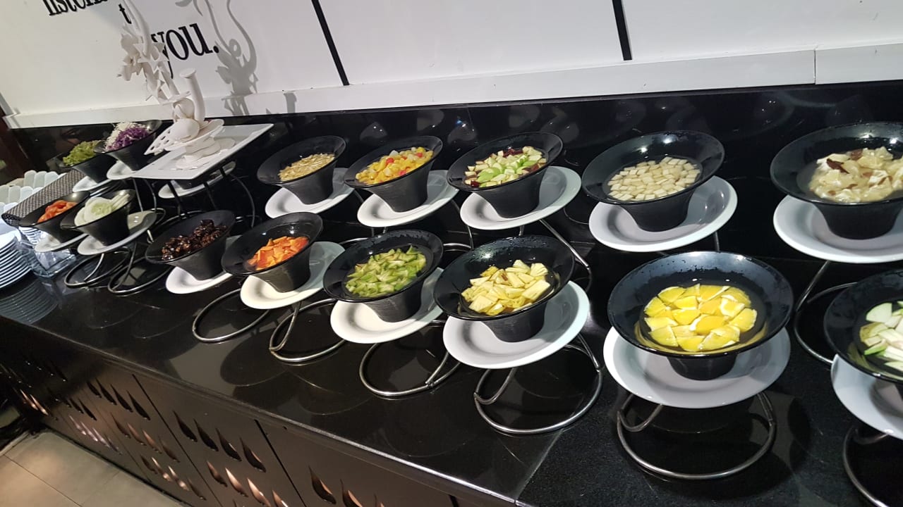 "Buffet" Club Hotel Dolphin (Waikkal) • HolidayCheck (Sri Lanka ...