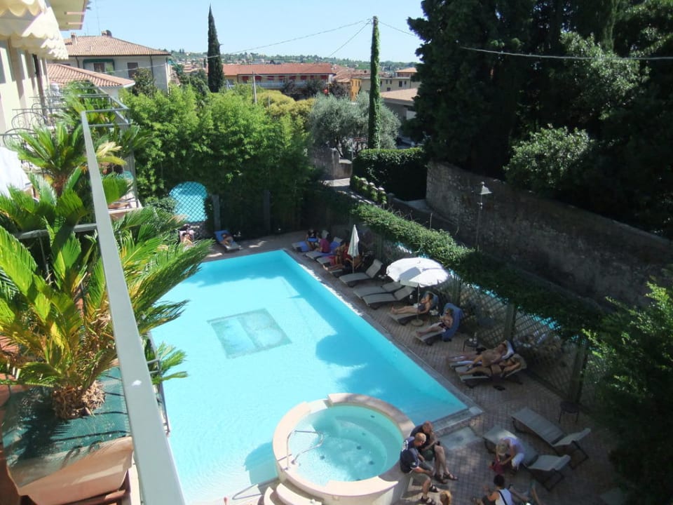 "Pool vom Balkon aus " Hotel San Pietro (Bardolino) • HolidayCheck ...