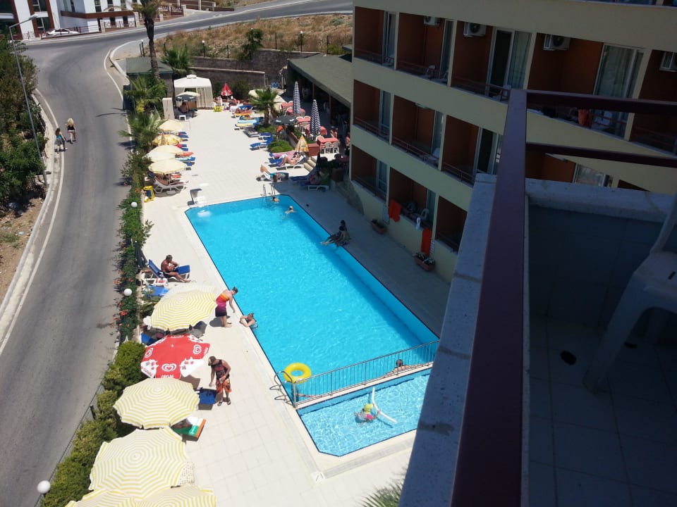 "Vom Zimmer Balkon aus" Hotel Kervan (Side) • HolidayCheck (Türkische ...