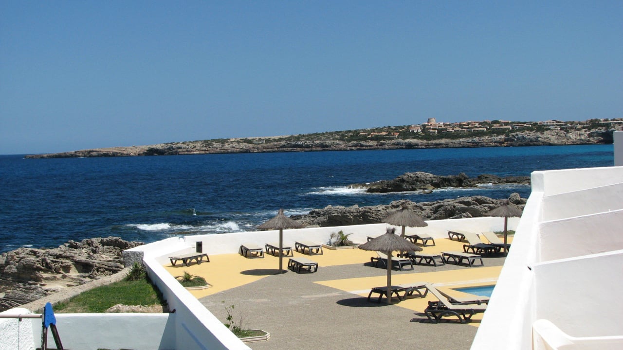 "Blick vom Zimmer Richtung..." Hotel Roca Bella (Es Pujols ...