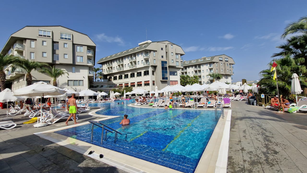 "Größter der Pools direkt ..." Hotel Novum Garden Side (Colakli ...