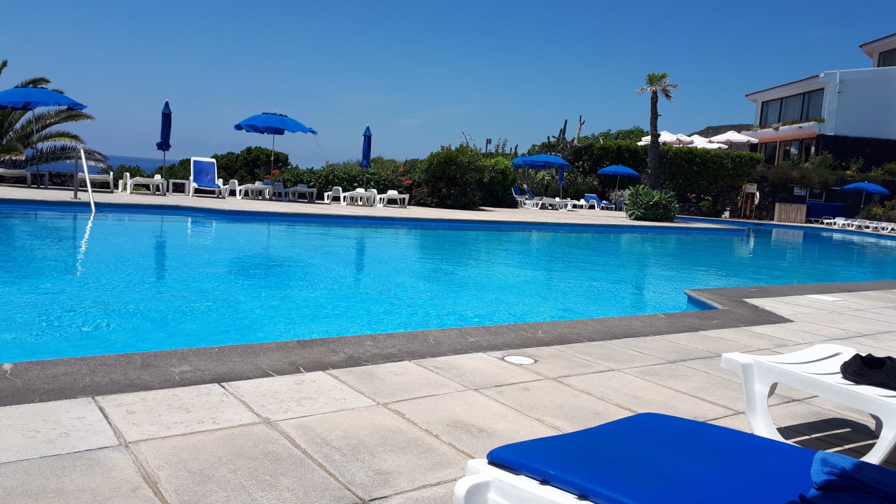 "Am Tag kaum jemand da. " Caloura Hotel Resort (Insel Sao Miguel ...