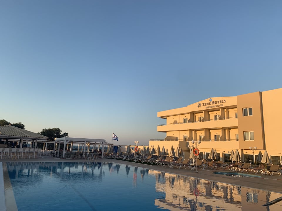 "Pool" Neptuno Beach (Amoudara) • HolidayCheck (Kreta | Griechenland)