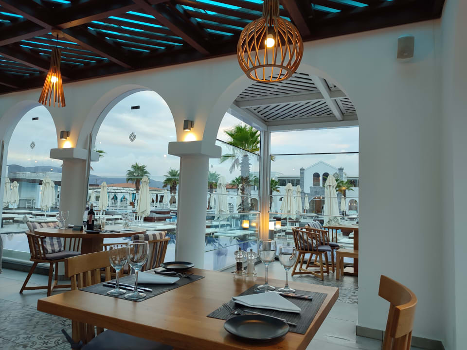 "Restaurant Barbecue am Po..." Anemos Luxury Grand Resort ...