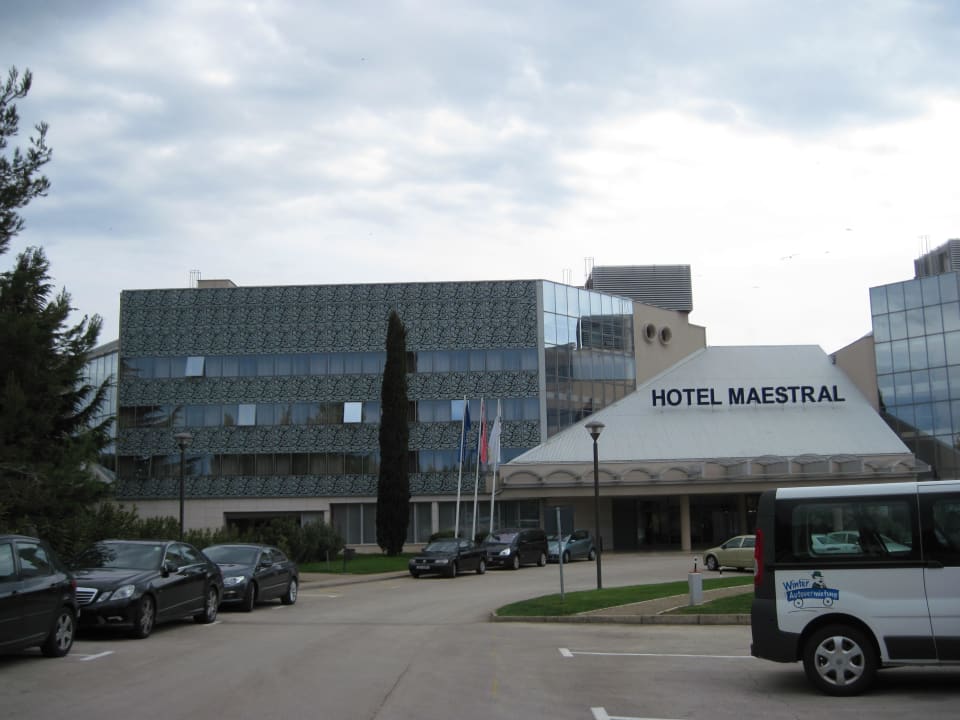 "Eingang zum Hotel" Aminess Maestral Hotel (Novigrad) • HolidayCheck ...
