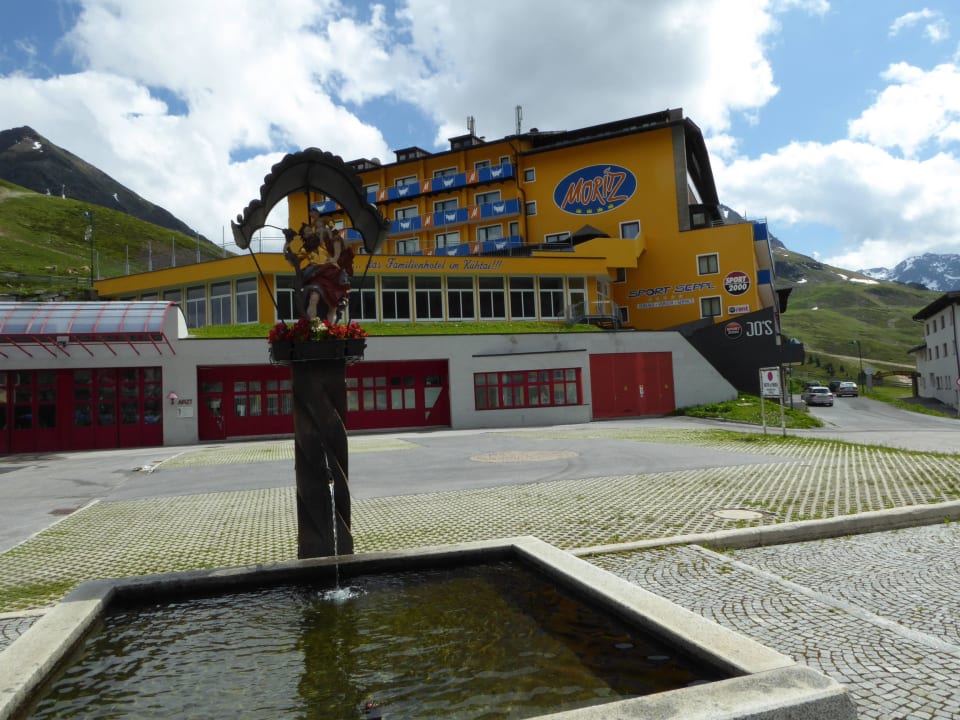 "Außenansicht mit Brunnen" MY AVA All In Family Hotel (Kühtai) • HolidayCheck (Tirol | Österreich)