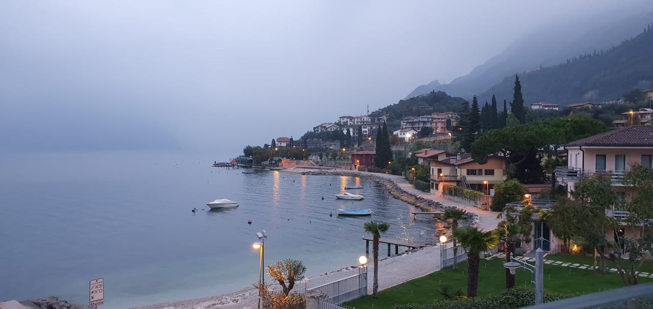 "Morgens um 7 Uhr" Hotel Castello Lake Front (Malcesine) • HolidayCheck ...