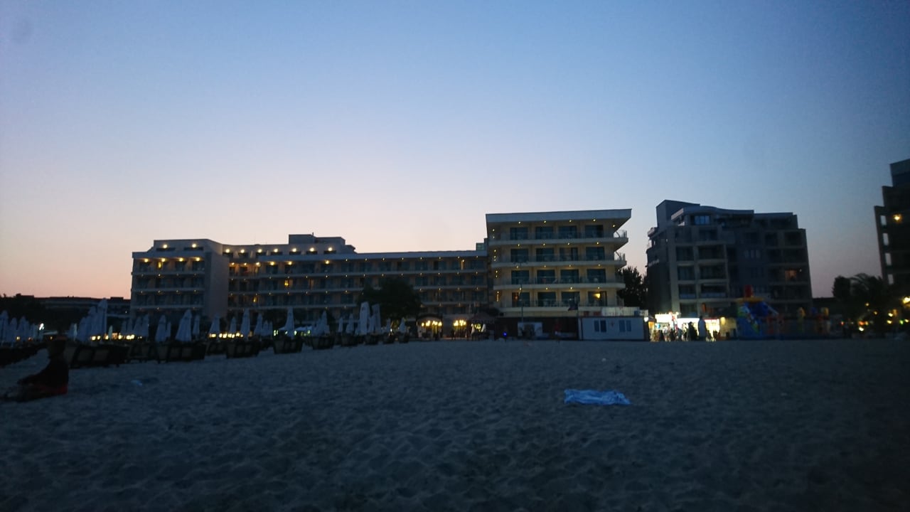 "Direkt an der Strand Prom..." DIT Evrika Beach Club Hotel ...