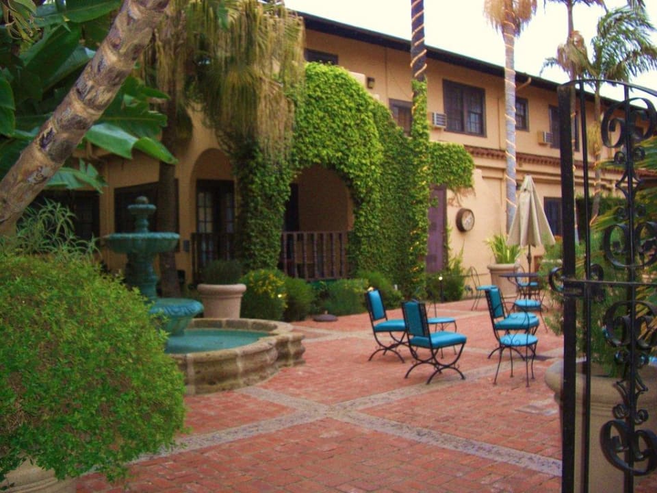 "Innenhof des Santa Maria ..." Hotel Historic Santa Maria Inn (Santa ...