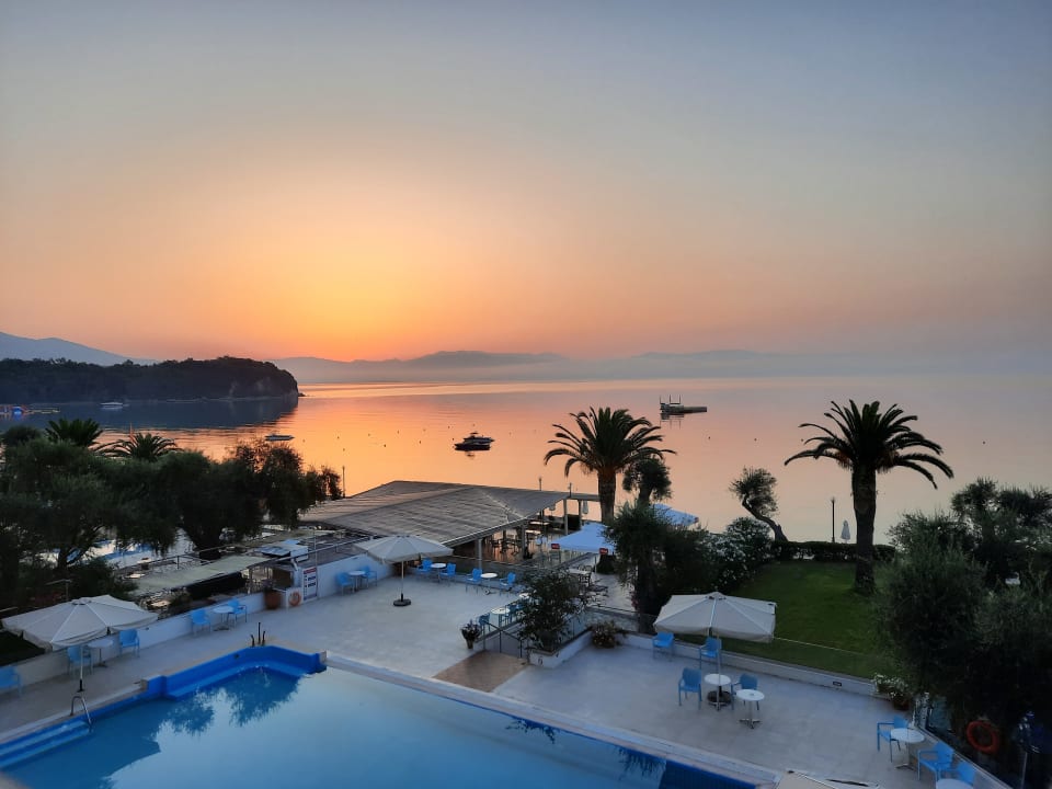 "Schönes sauberes Wasser" Elea Beach Hotel (Dassia) • HolidayCheck ...