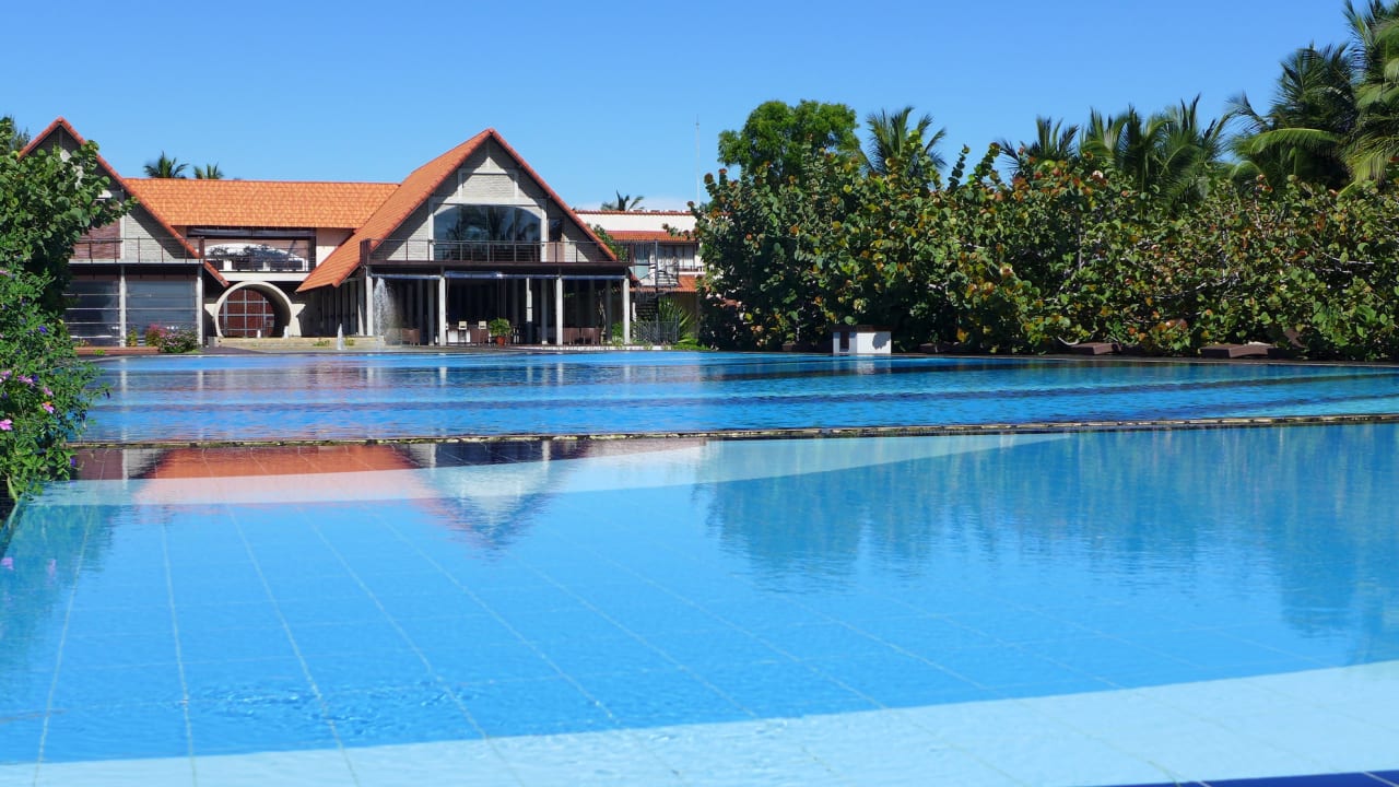 "Großer, sehr gepflegter P..." Uga Bay by Uga Escapes (Passikudah ...