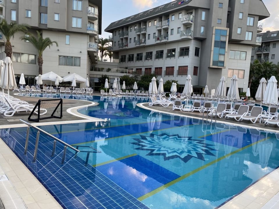 "Pool am Morgen" Hotel Novum Garden Side (Colakli) • HolidayCheck ...