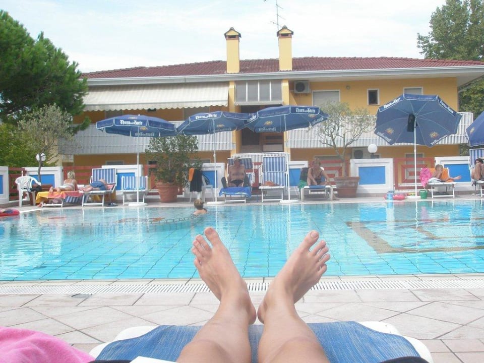 "Chillen am Pool" Hotel Germania (Bibione) • HolidayCheck (Venetien ...