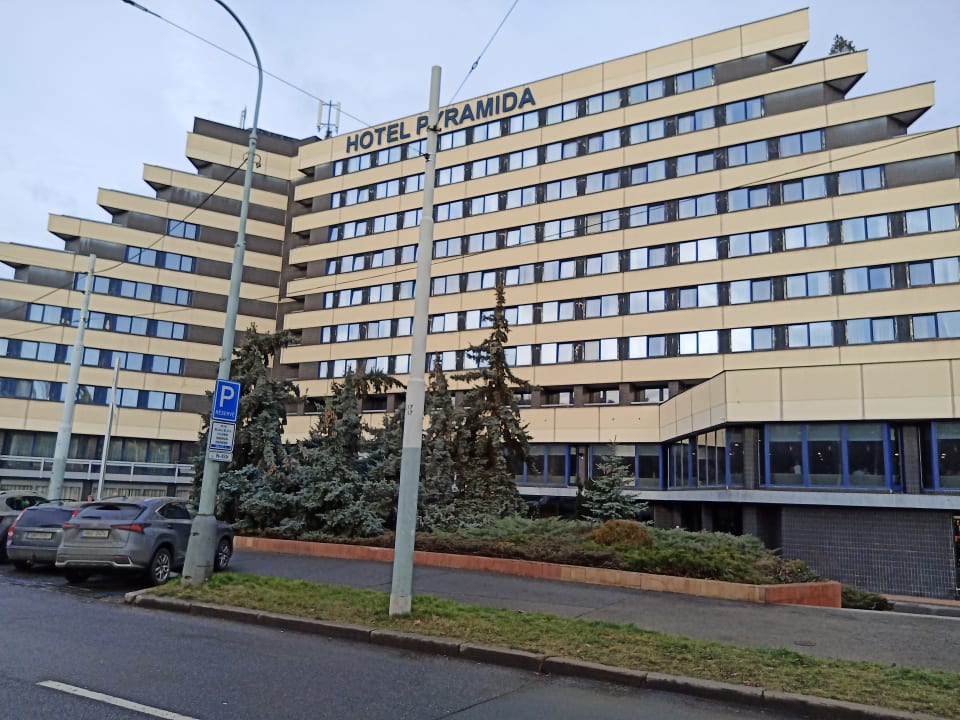 "Haupteingang des Hotels " Orea Hotel Pyramida (Prag / Praha ...