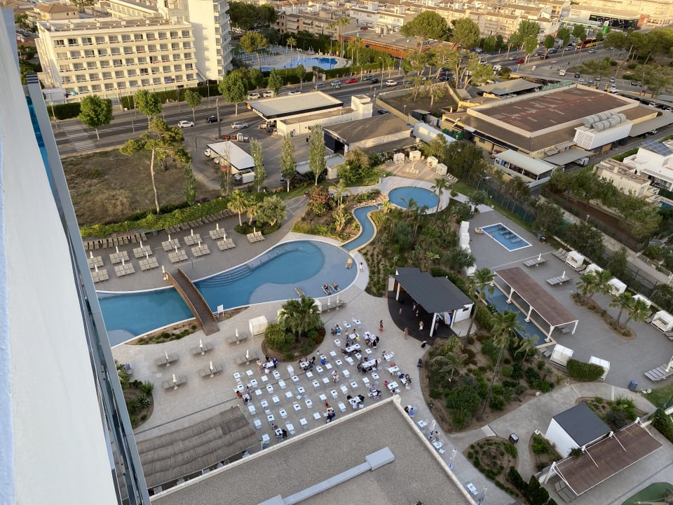 "Poolbereich - Blick von d..." BG Tonga Tower Design Hotel & Suites ...