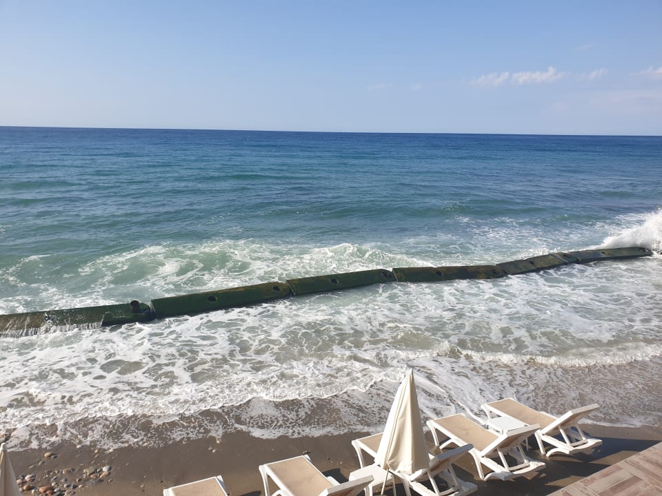 "hohe Wellen und Badeverbo..." Floria Beach Hotel (Alanya ...