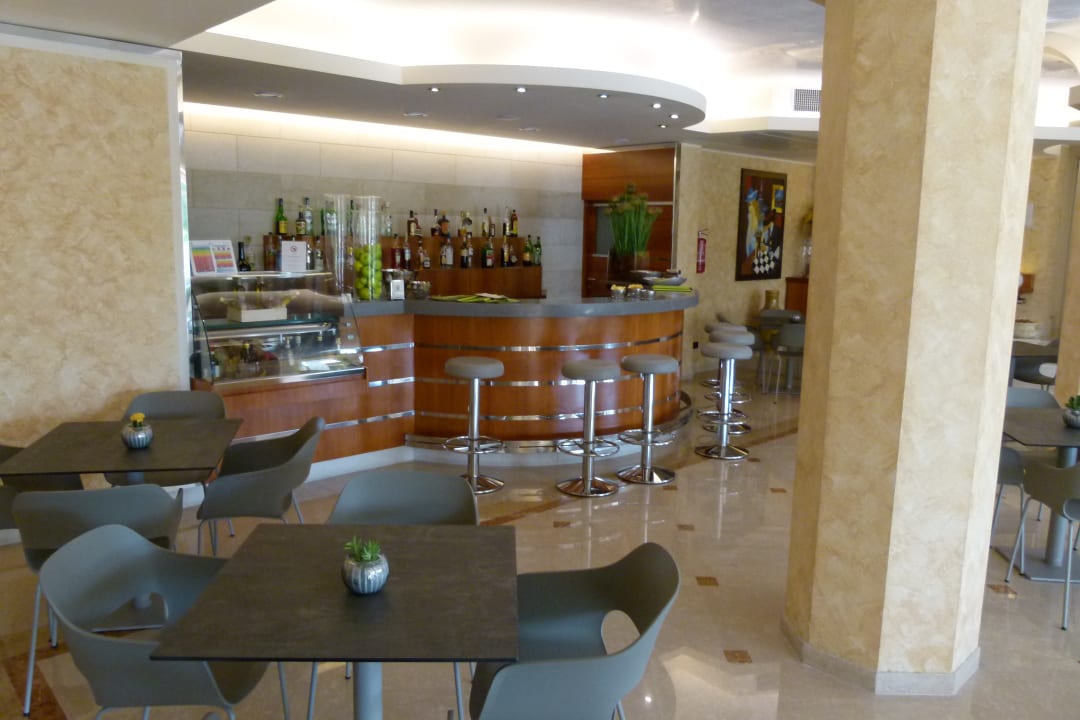 "Bar Innen" Hotel Giulietta Romeo (Lazise) • HolidayCheck (Venetien ...