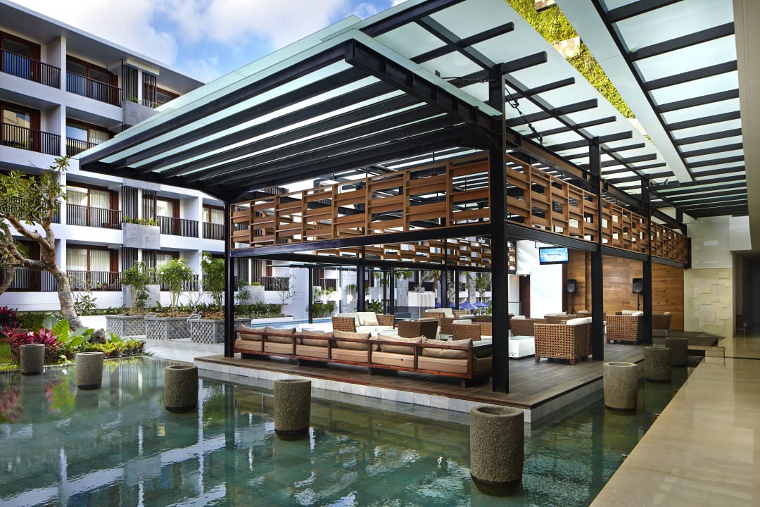 "Pool Bar" Courtyard Hotel Bali Seminyak (Seminyak) • HolidayCheck ...