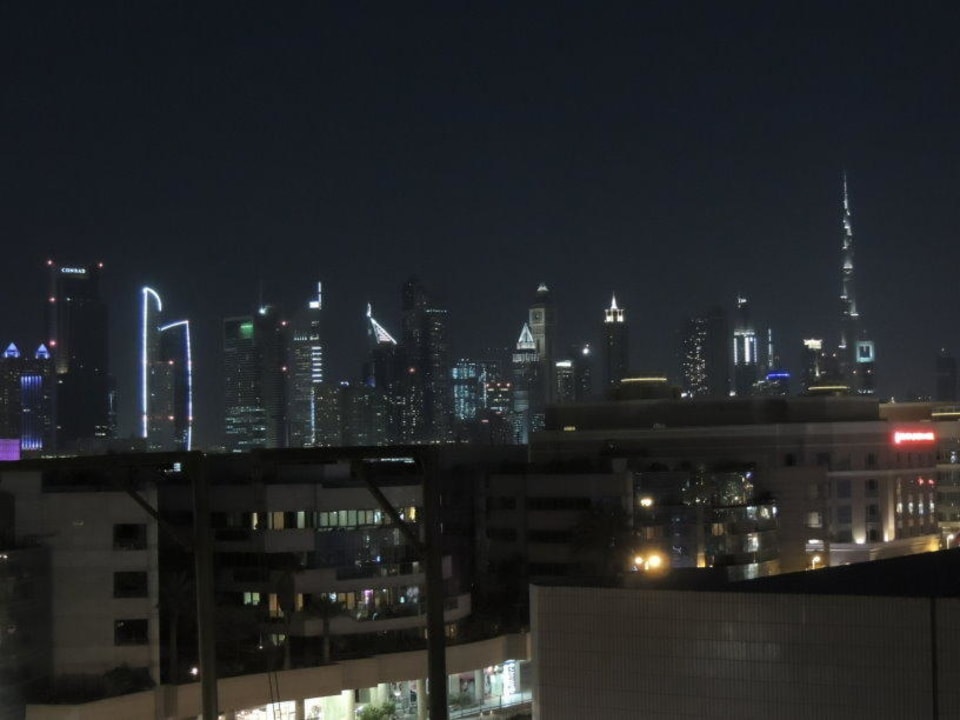 "Blick von Pool auf die Sk..." Mercure Gold Hotel Al Mina Road Dubai ...