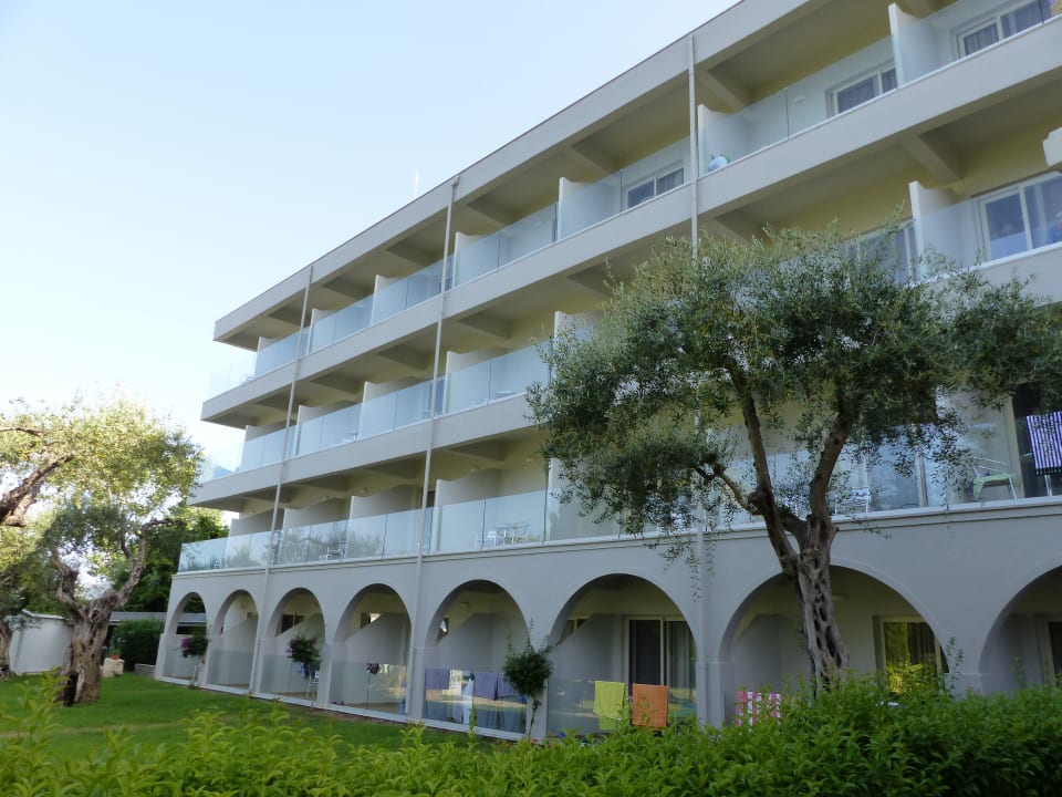 "Strand" Hotel Delfinia (Moraitika) • HolidayCheck (Korfu | Griechenland)