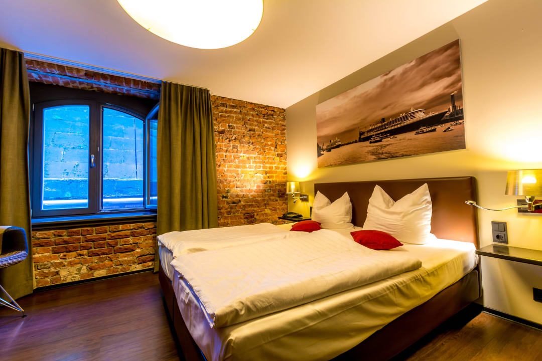 "Souterrain-Zimmer " Hotel Volksschule (Hamburg) • HolidayCheck ...