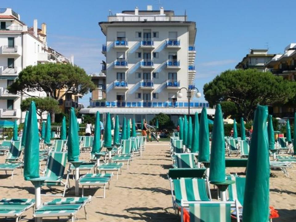 "Vom Strand zum Hotel" Hotel Croce di Malta (Jesolo) • HolidayCheck ...