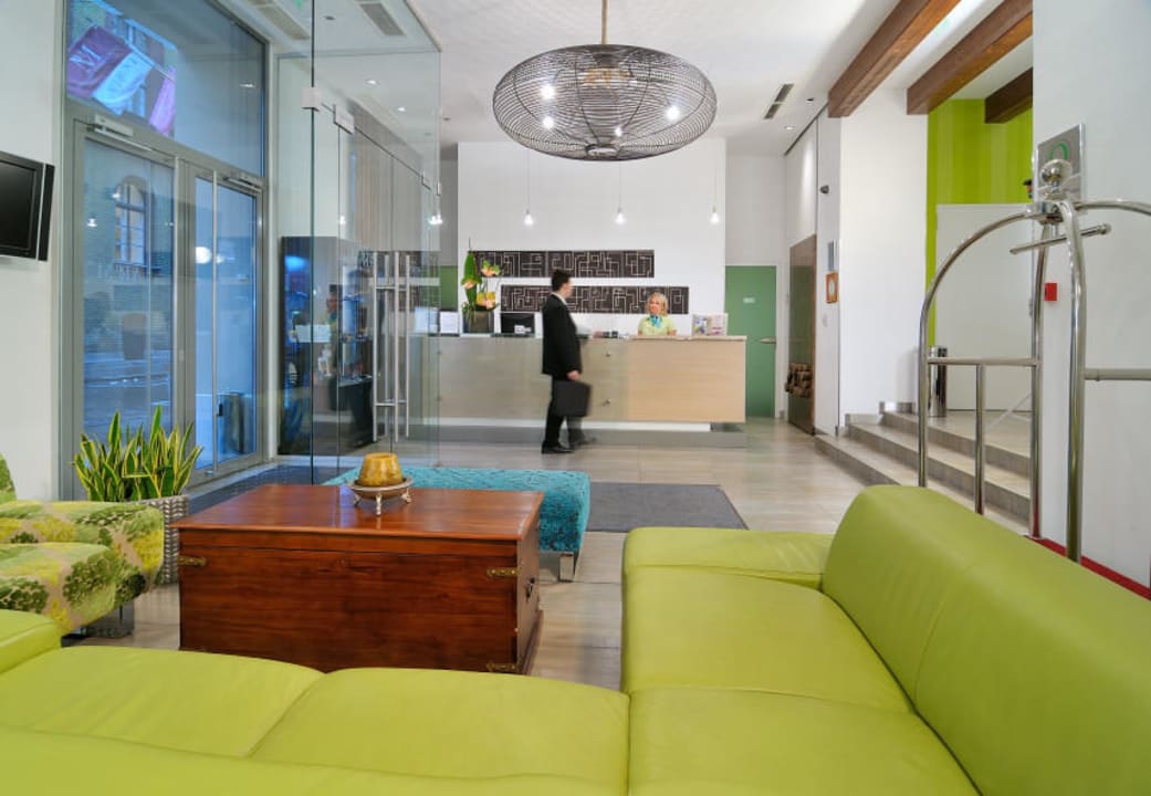 "Reception" Atrium Fashion Hotel (Budapest) • HolidayCheck (Großraum ...