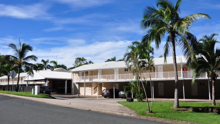 Hotel Colonial Palms Motor Inn (Airlie Beach) • HolidayCheck ...